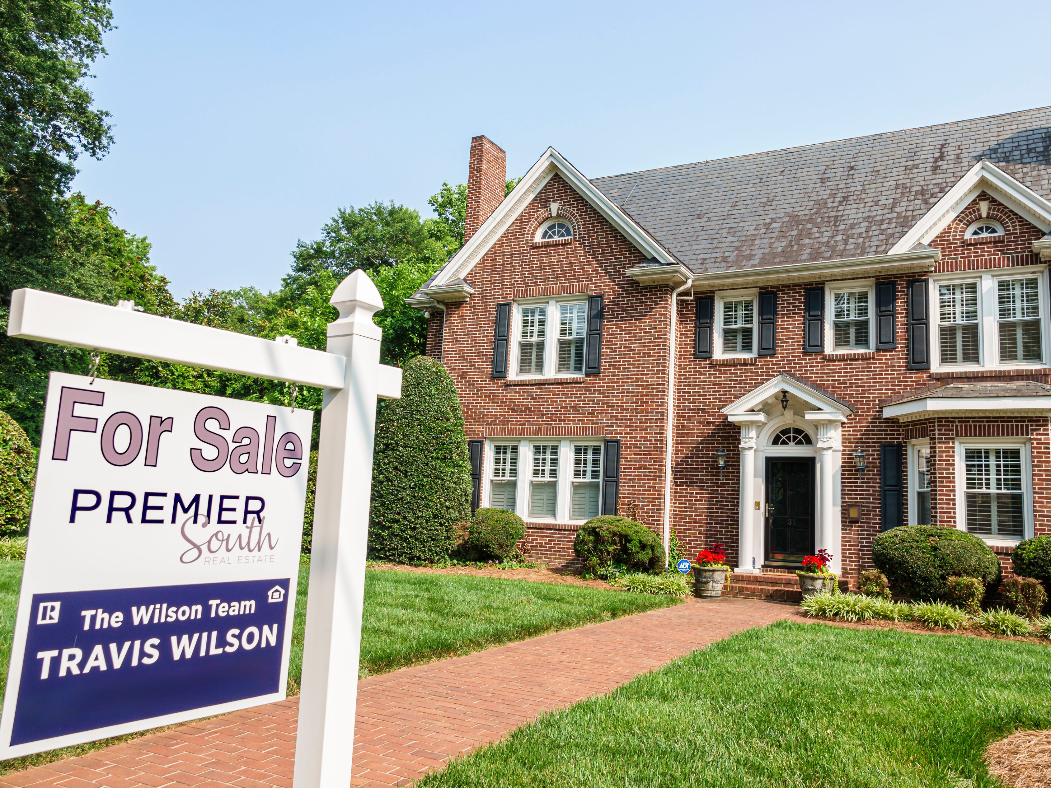 There's a record $700 billion of homes for sale in the US. Here's why the market is still frozen.