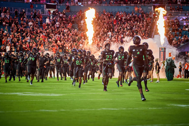 ESPN will sublicence College Football Playoff semifinals to TNT