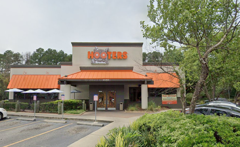 Columbia's last Hooters restaurant has closed its doors for good. What ...