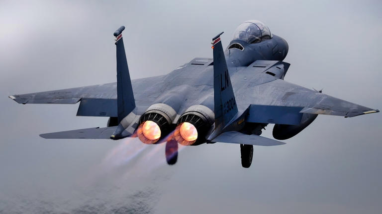 What happens to a fighter pilot’s body in the seconds it takes to eject ...