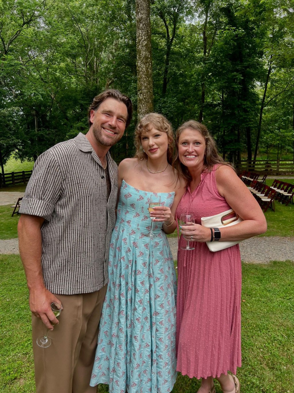 Taylor Swift has worn this $23K jewelry combination to three weddings ...