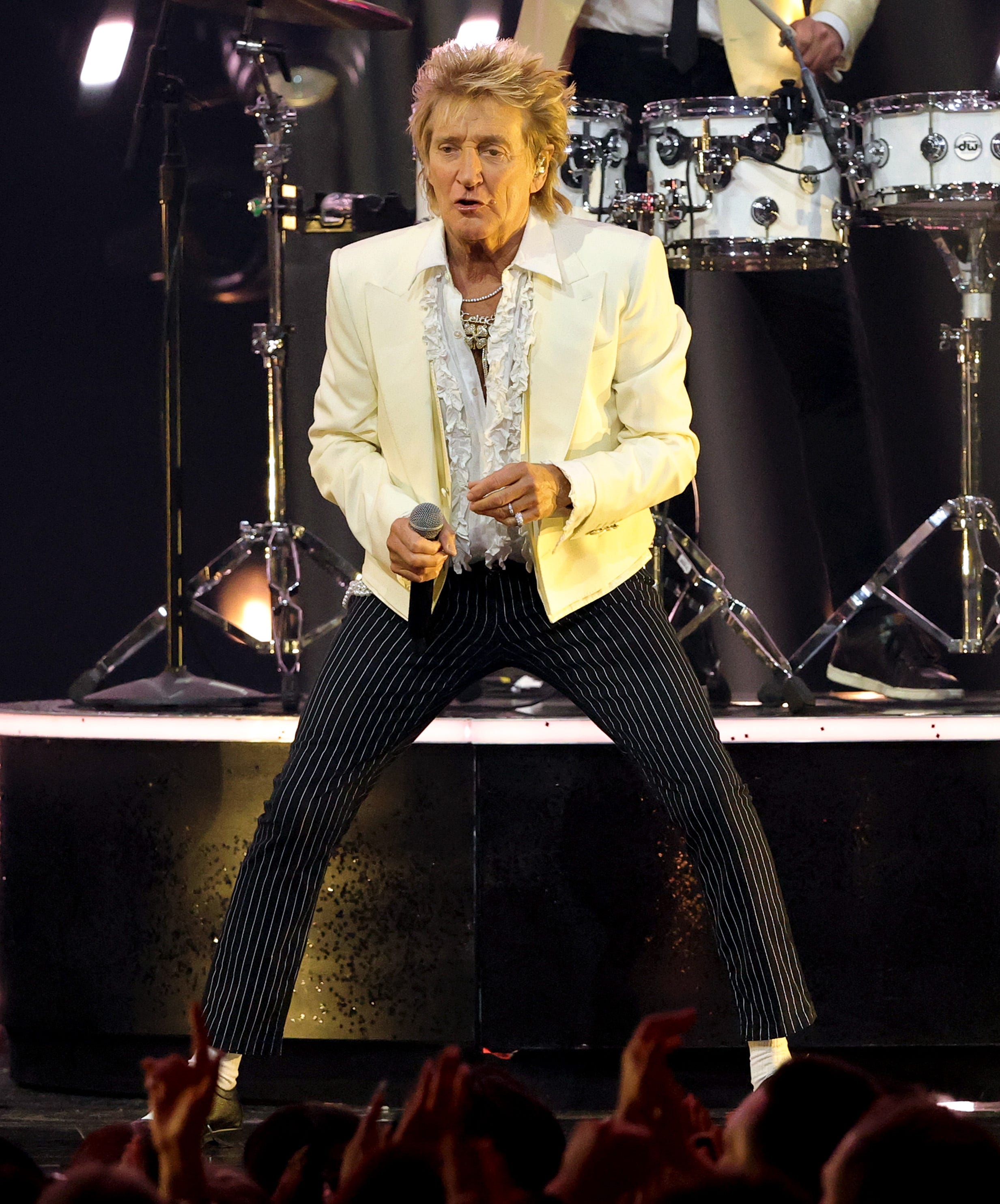 Rod Stewart cancels concerts amid ongoing illness