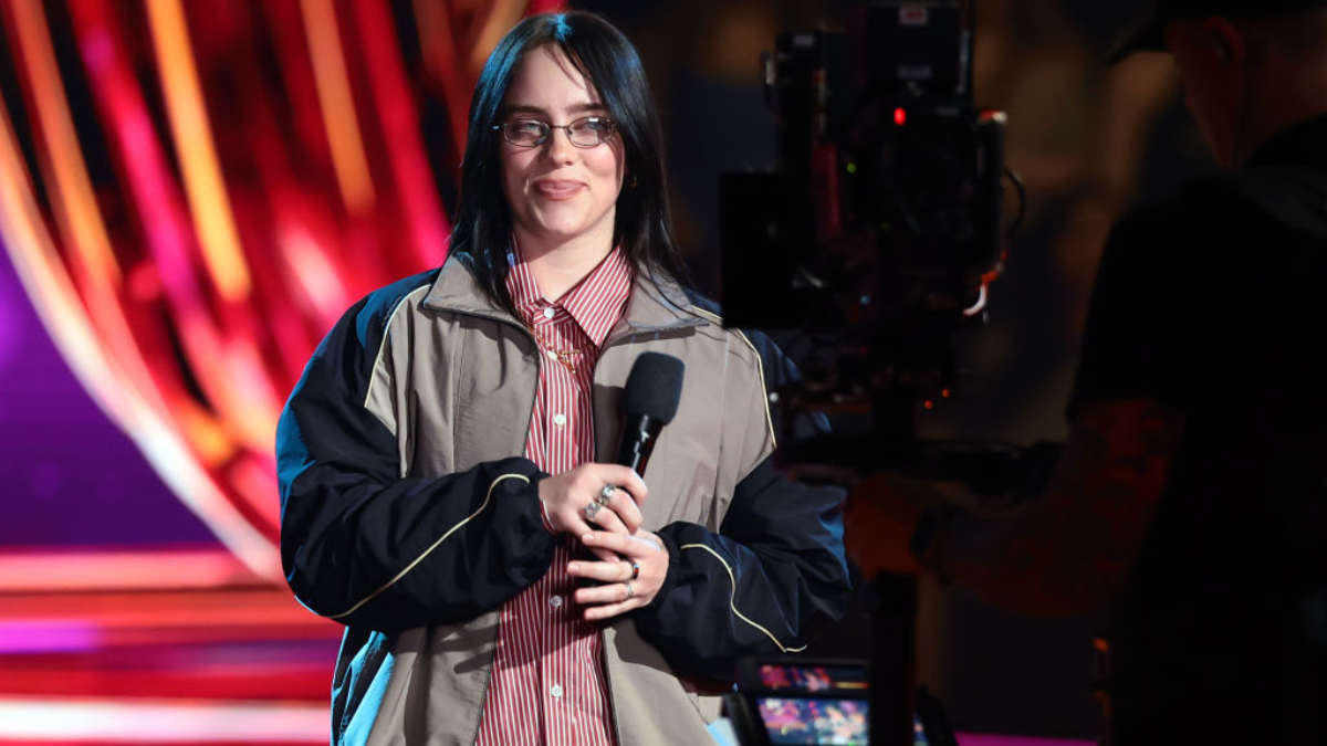 Billie Eilish Confirms Relationship With Passionate Kiss Amid Romance Buzz