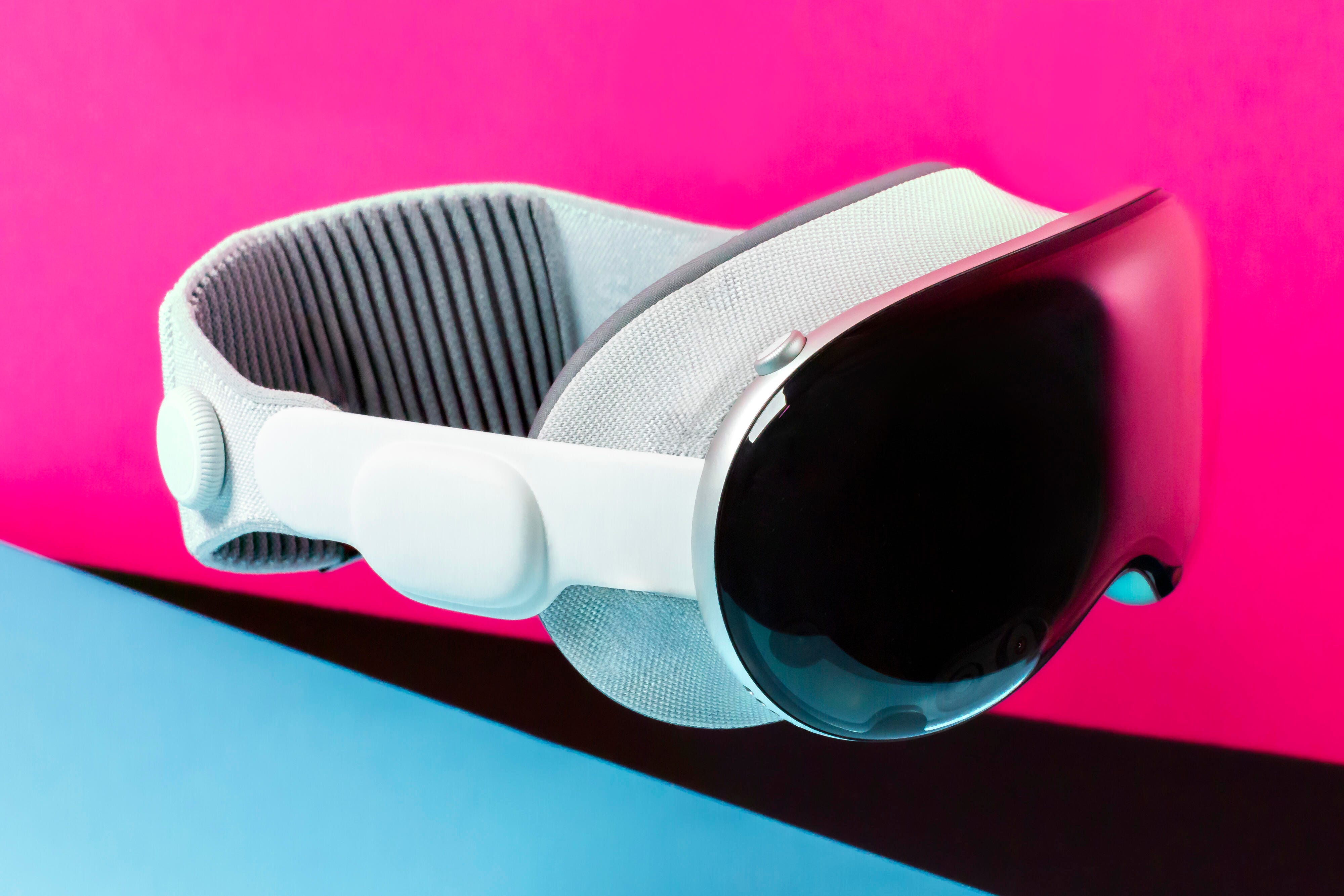 Apple Updates Its Vision Pro OS With PlayStation VR Controllers, Better ...