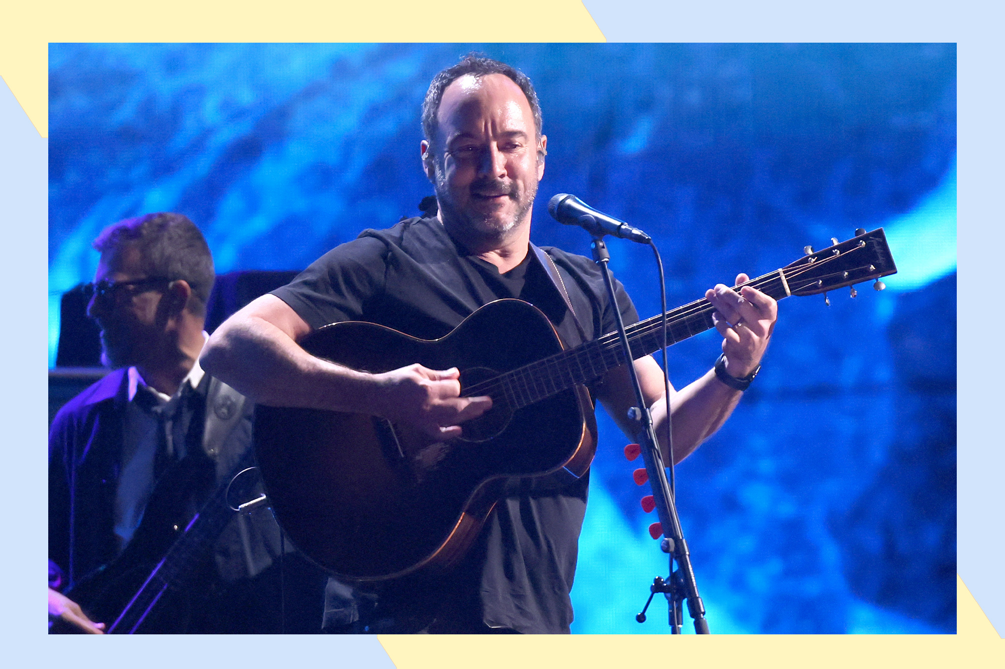 What do tickets cost to see Dave Matthews Band live in 2025?
