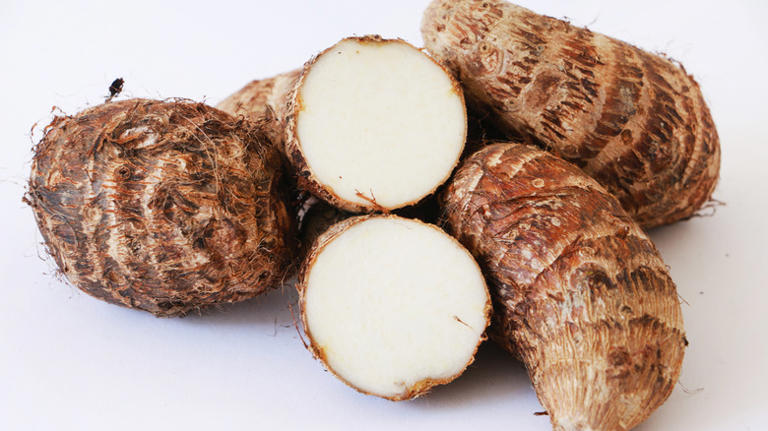 What Is Taro? How To Tell The Big From The Small Version And When To ...