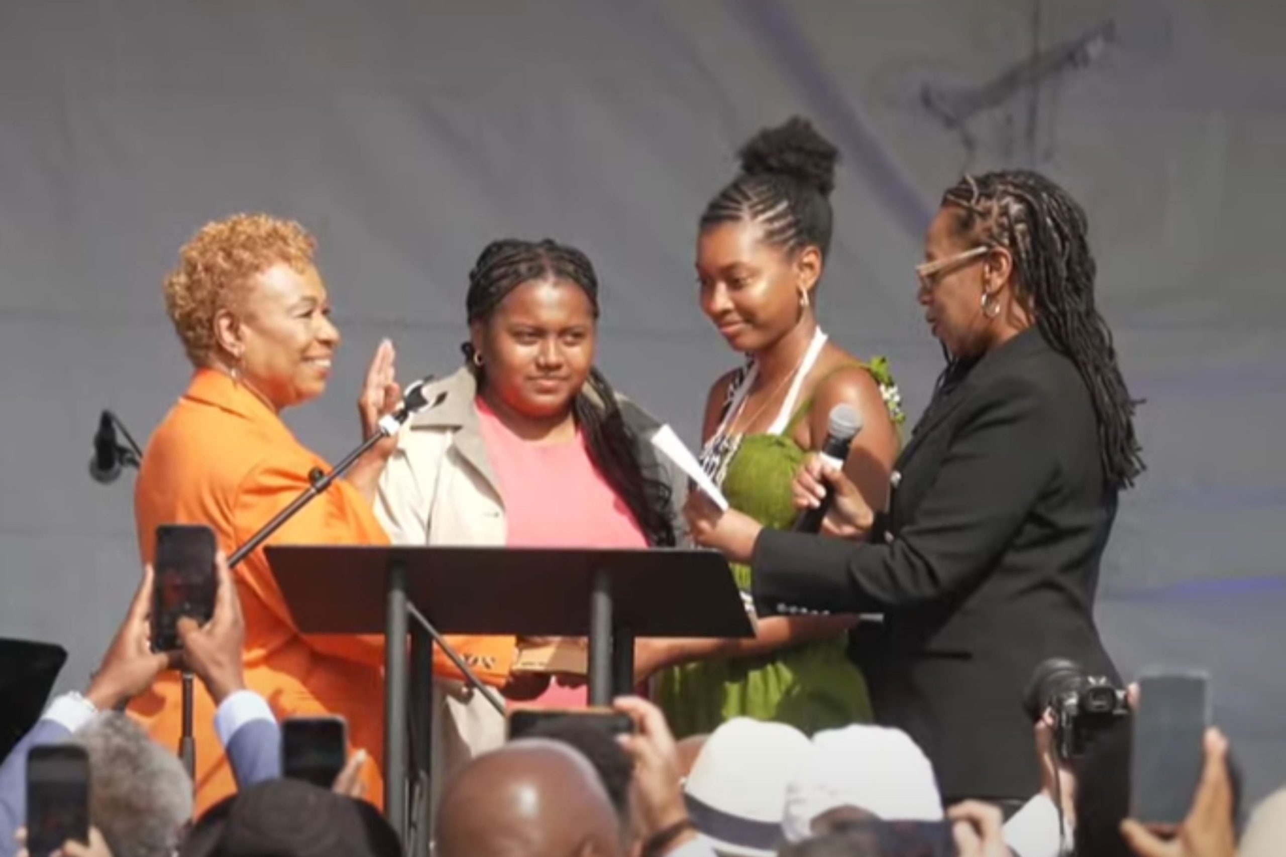 Community, politicians give Mayor Barbara Lee 'Oakland love' at ...
