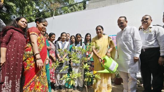 Delhi CM plants Sindoor tree sapling to kick off phase 2 of plantation ...