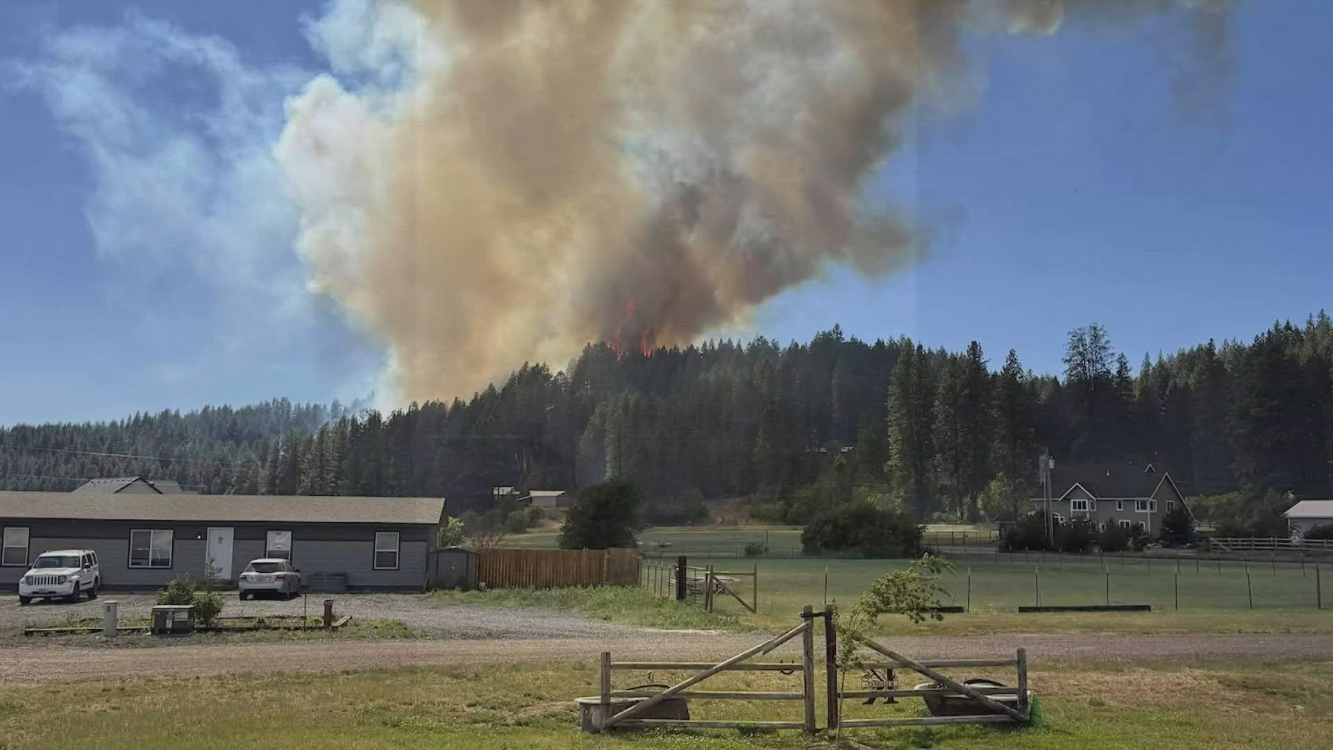 Evacuations ordered as fire near Cle Elum quickly spreads
