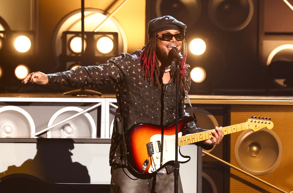 Leon Thomas Brings His ‘Authentic Essence' to ‘Mutt' Performance at ...