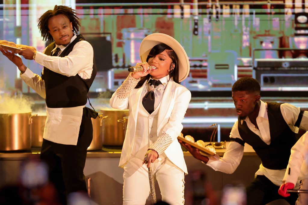 GloRilla Suits Up for ‘Let Her Cook' & ‘Typa' With Keyshia Cole at 2025 ...