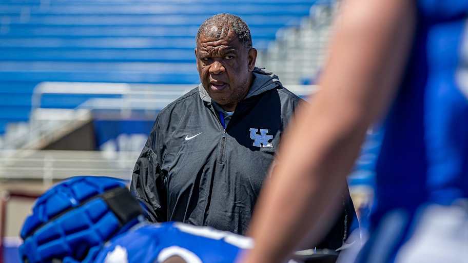 Kentucky football assistant pulls ultimate Darth Vader move, joins ...