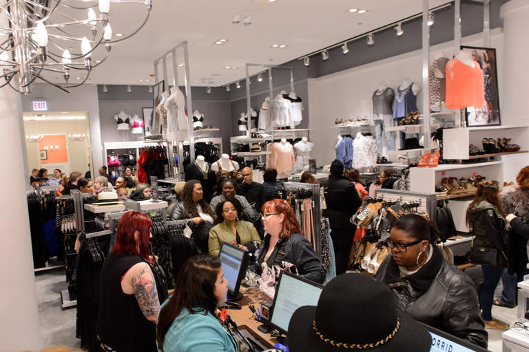 Popular clothing retailer to close almost 200 stores