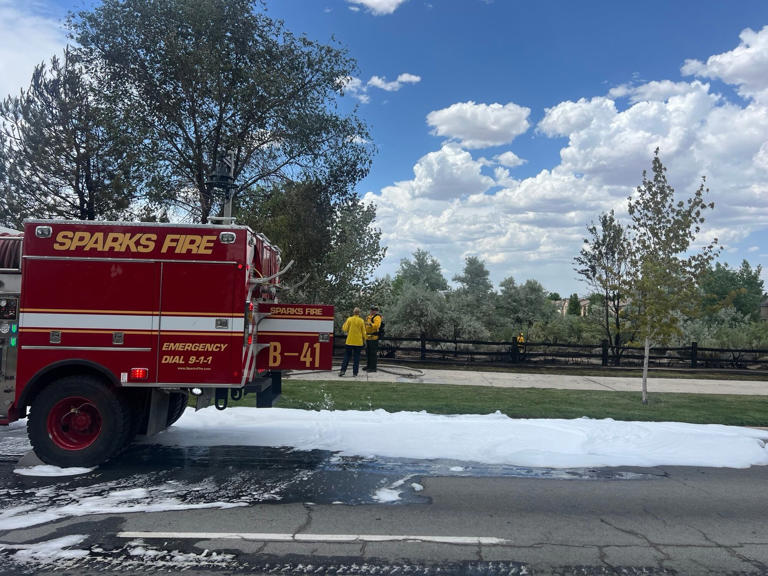 Crews knock down two brush fires in Sparks