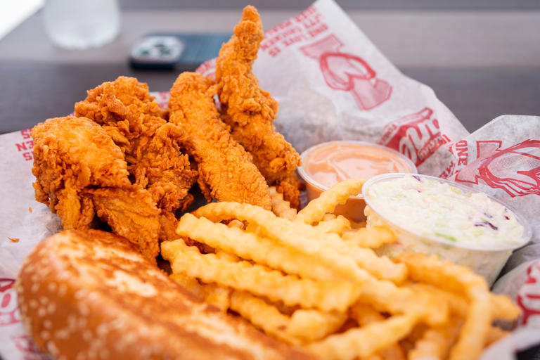 Raising Cane's is finally here! Here's a first look inside the new ...