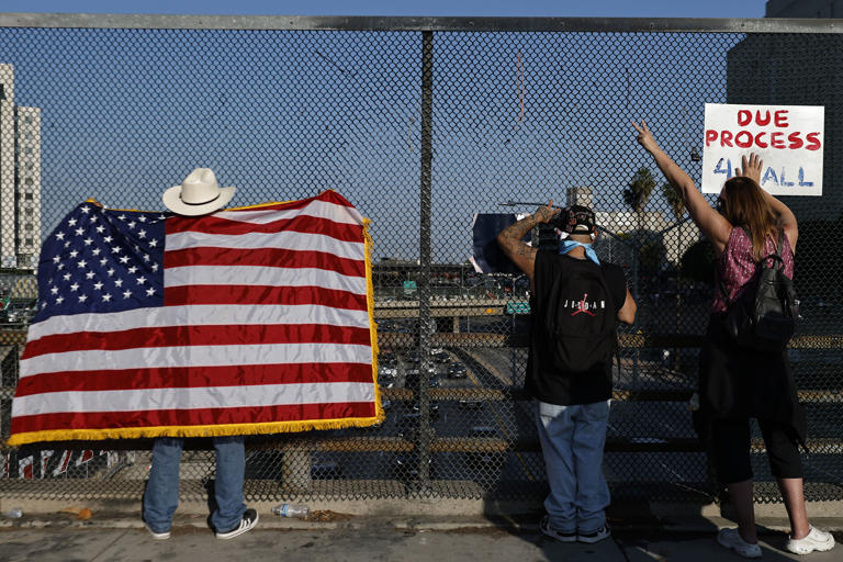 In photos: Marines deployed to LA on 4th day of immigration protests
