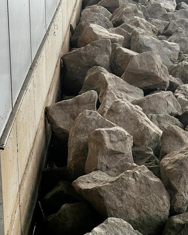 Deer in distress: Cleveland firefighters save buck stuck in rocks ...