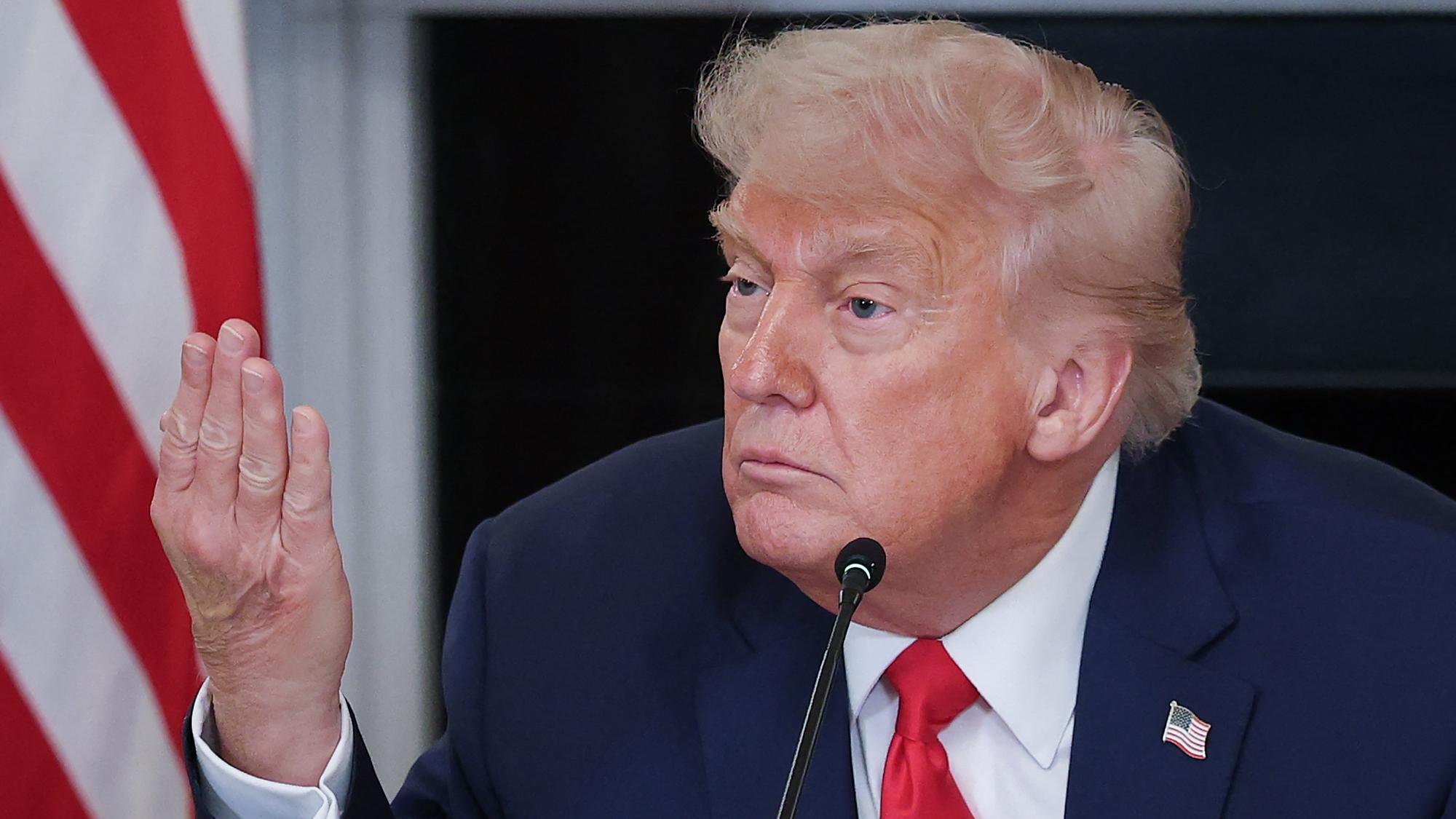 Donald Trump répond aux polémiques sur les « dossiers » Epstein avec un ...