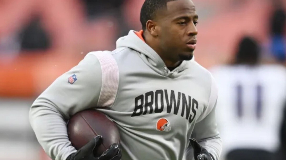 It's Official! Nick Chubb Joins the Texans; The Running Back Seeks ...