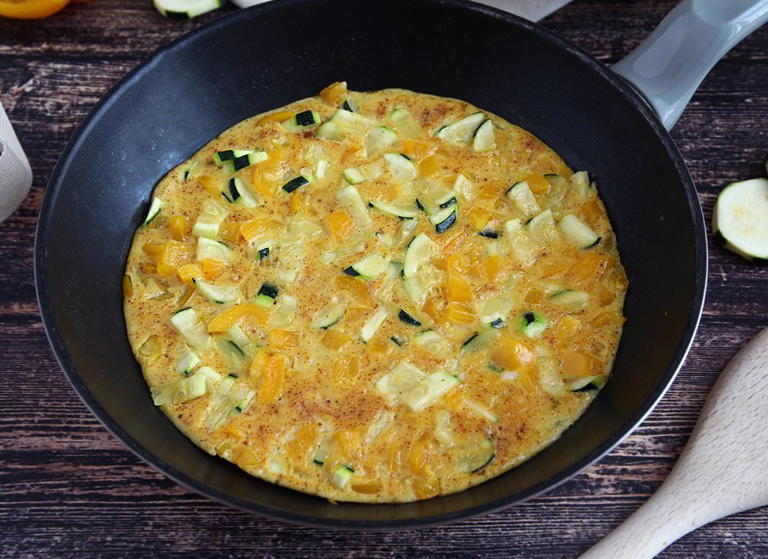 Omelett med paprika och zucchini