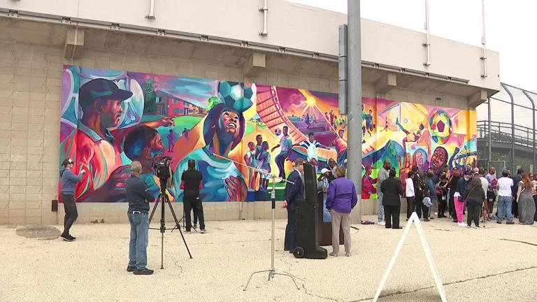 New mural honors soccer legend, Milwaukee native Jimmy Banks