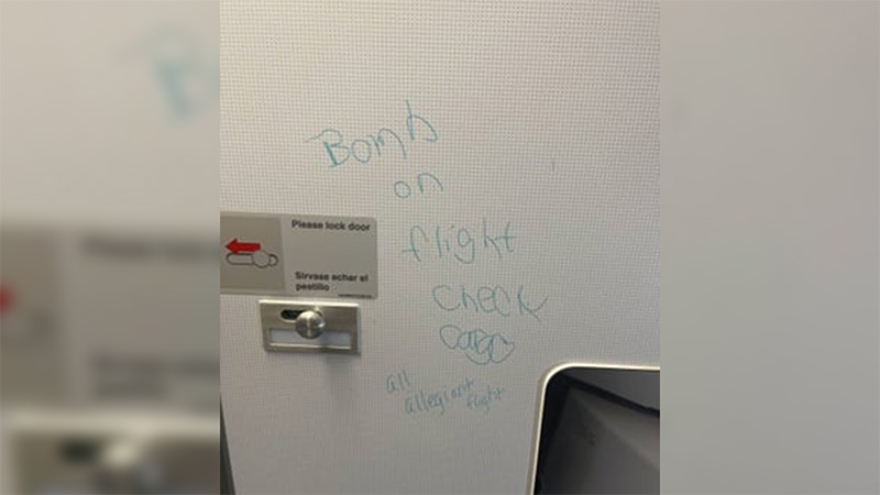 Person who wrote bomb threat on Florida flight sought by FBI