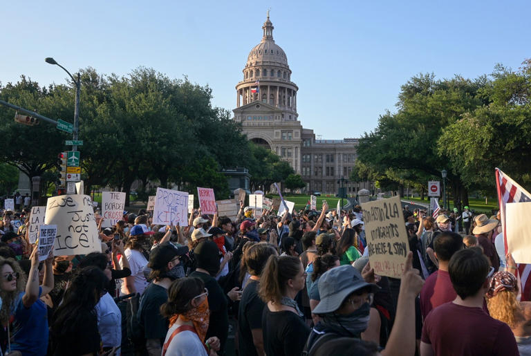 Hundreds protest in Austin against nationwide ICE detentions