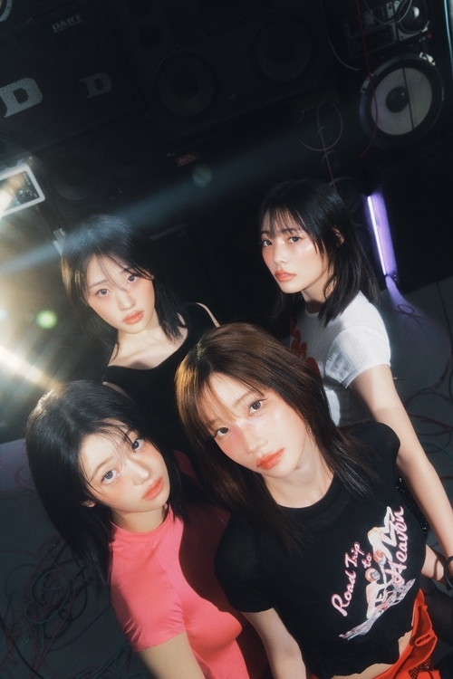 QWER, 4연타 흥행 성공…‘눈물참기’로 음원 차트 1위