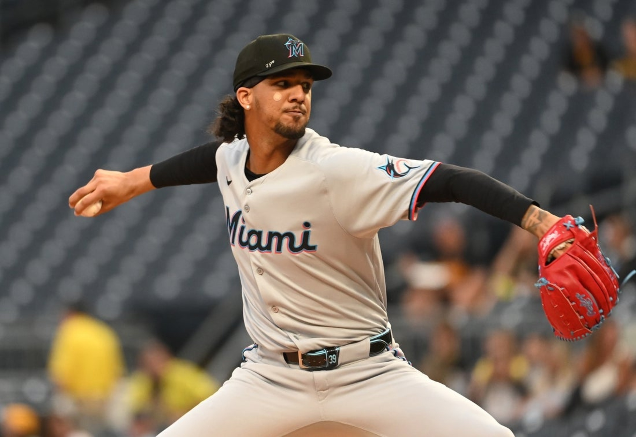 Pirates hammer Marlins in Eury Perez's return
