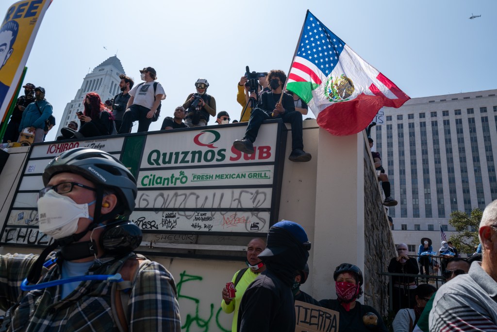 Trump orders Defense Department to send an additional 2,000 National ...