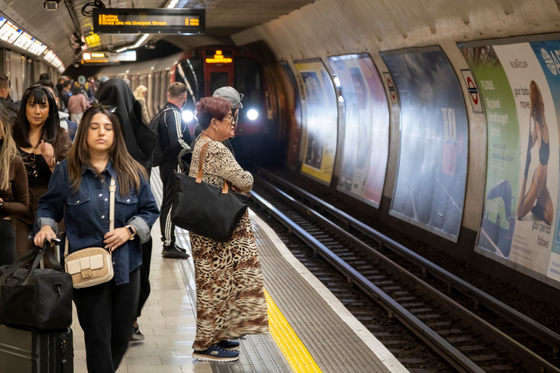 Rush Hour Chaos: Tube Delays Hit London Commuters
