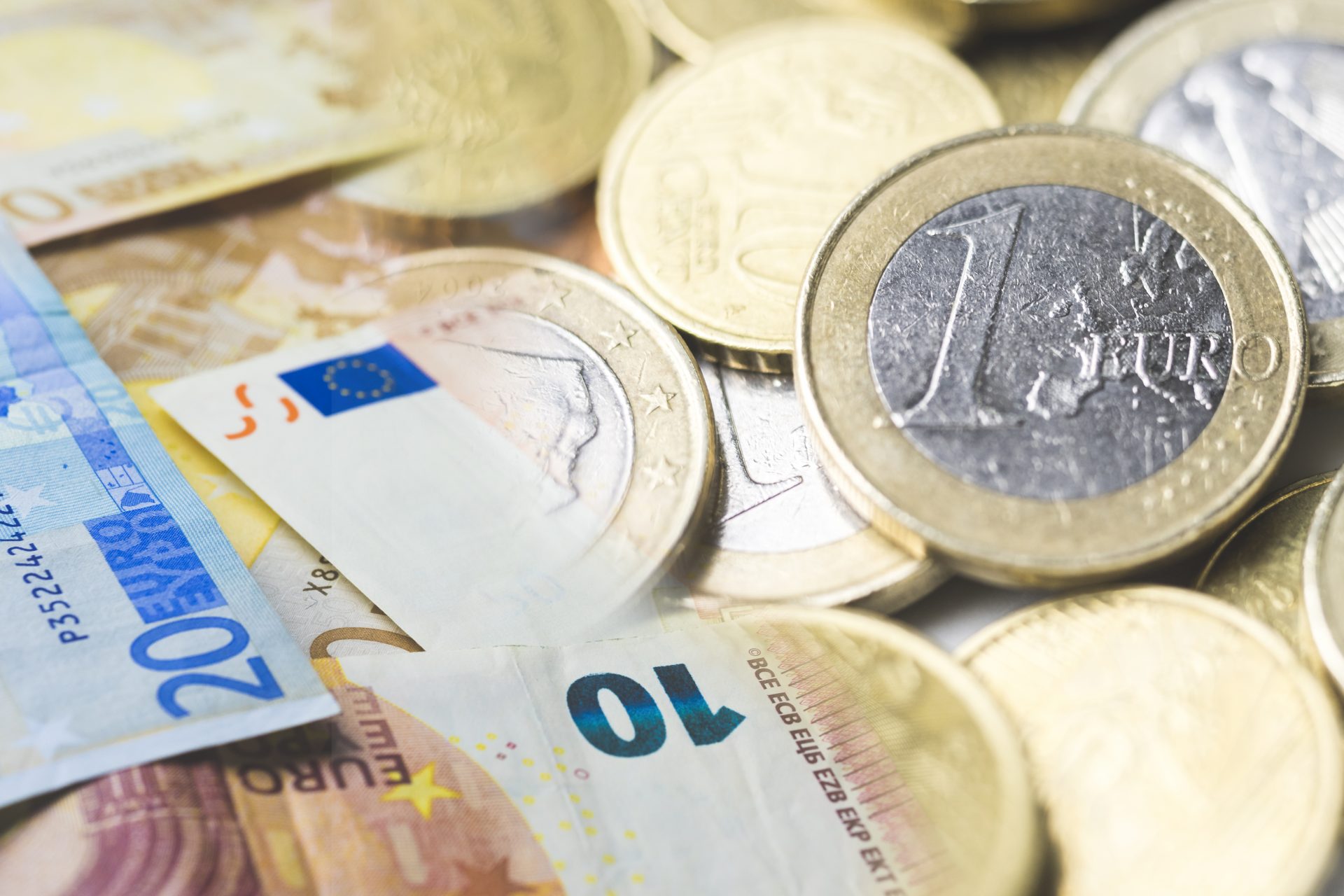 Smerig geld: hoeveel bacteriën zitten er op bankbiljetten en munten?