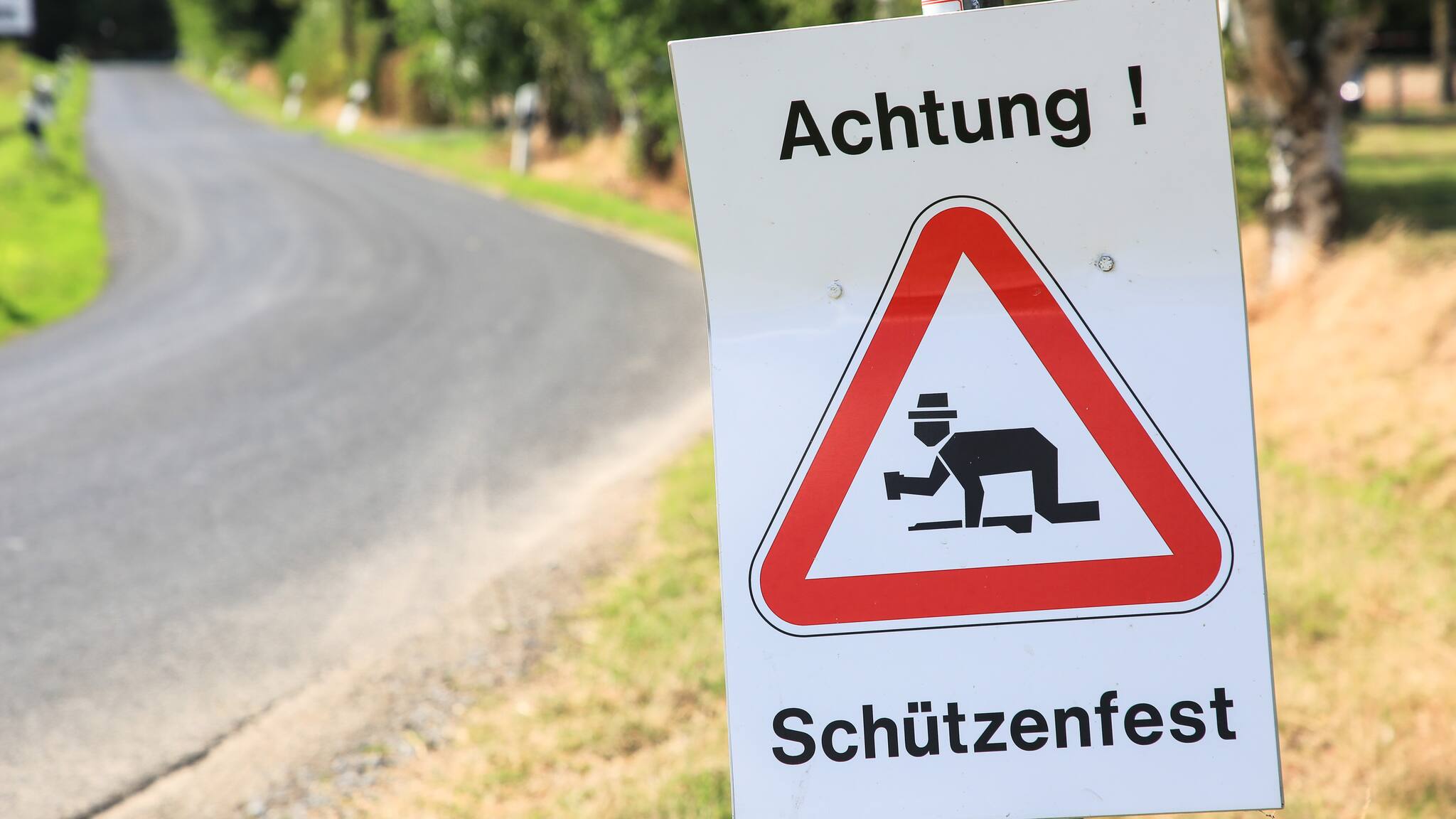 Schützenfeste, Scheibenschießen im Kreis Nienburg, Tanzen auf dem Zelt ...