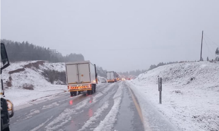 Motorists warned as snow forces N2 highway closure in KZN