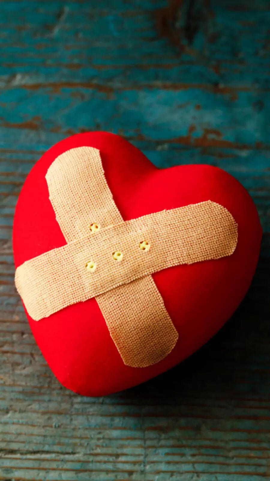 8 zodiac signs who love hard, even when it hurts