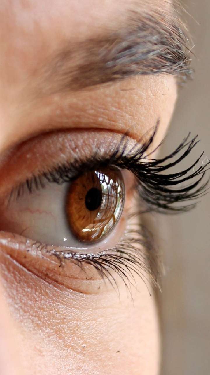 7 Everyday Habits To Support And Protect Your Eye Health Naturally