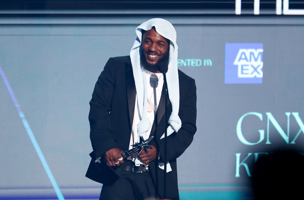 Kendrick Lamar Hugs SZA & Thanks BET Awards for ‘Representing the ...