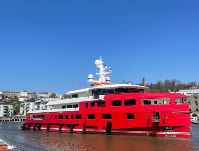 Onlooker sparks outrage with photos of massive yacht pulling into local ...