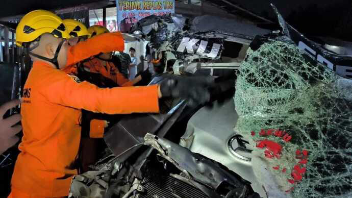 Terjepit di Kabin, Sopir Pikap Selamat Langsung Dievakuasi ke Rumah Sakit
