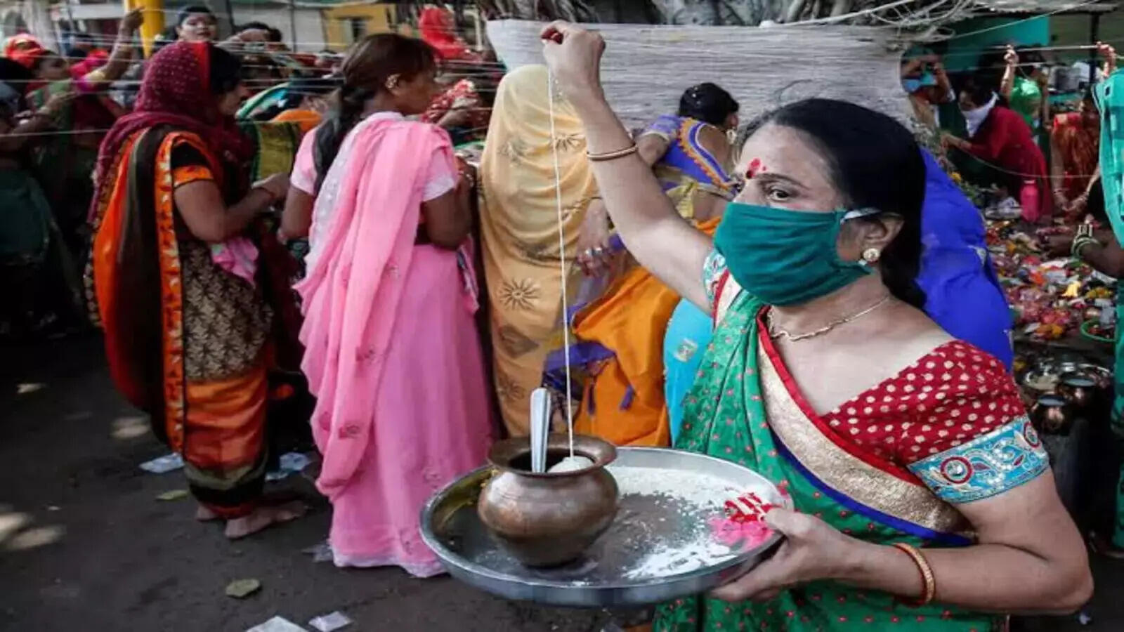 Vat Purnima 2025: Date, Time, Rituals and Significance of Jyeshtha Purnima