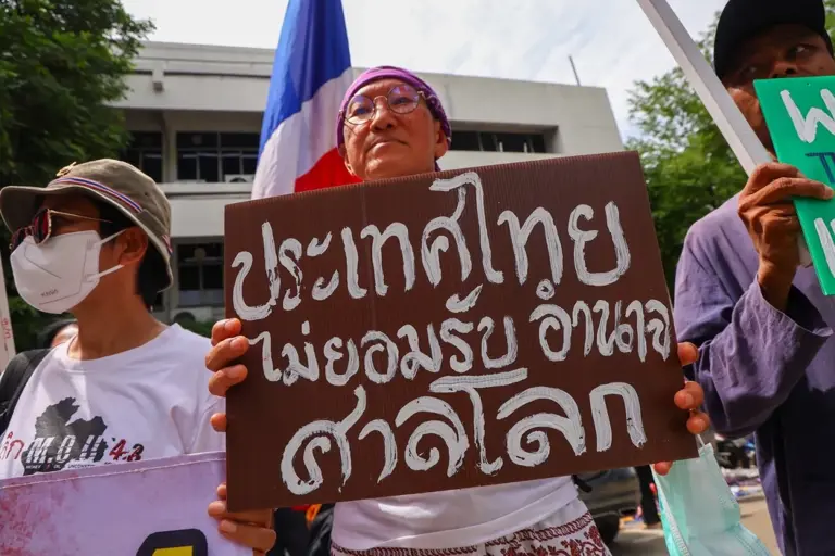 "สนธิ" นำม็อบ ยื่นหนังสือนายกฯ จี้ใช้กลไก JBC ยกเลิก MOU43-44