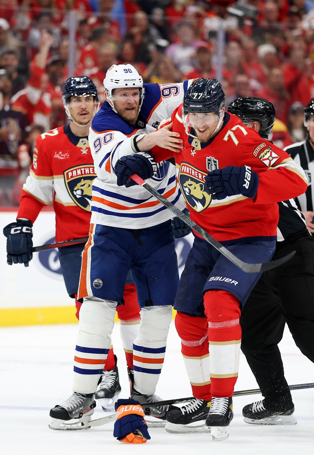 Panthers-Oilers Game 3 ends in chaos as Florida takes series lead in ...