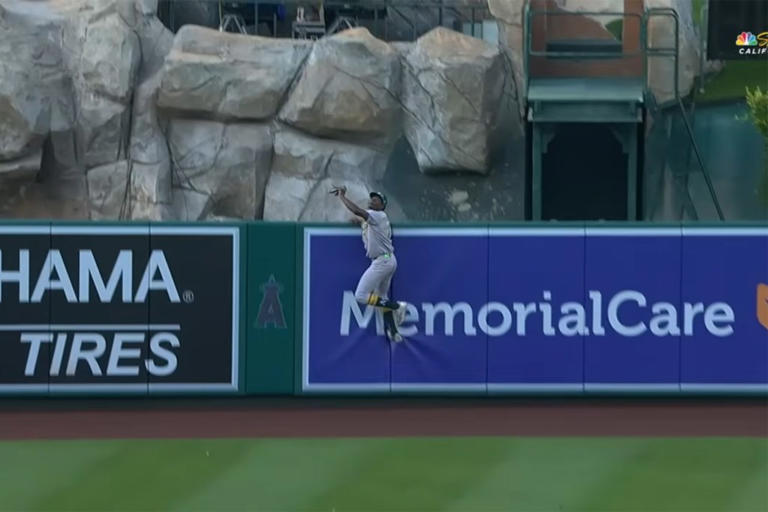 A’s outfielder Denzel Clarke makes miraculous home run-robbing catch
