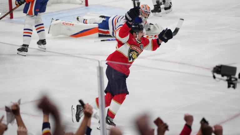 Panthers rout Oilers 6-1 in Game 3 to take a 2-1 lead in the Stanley ...
