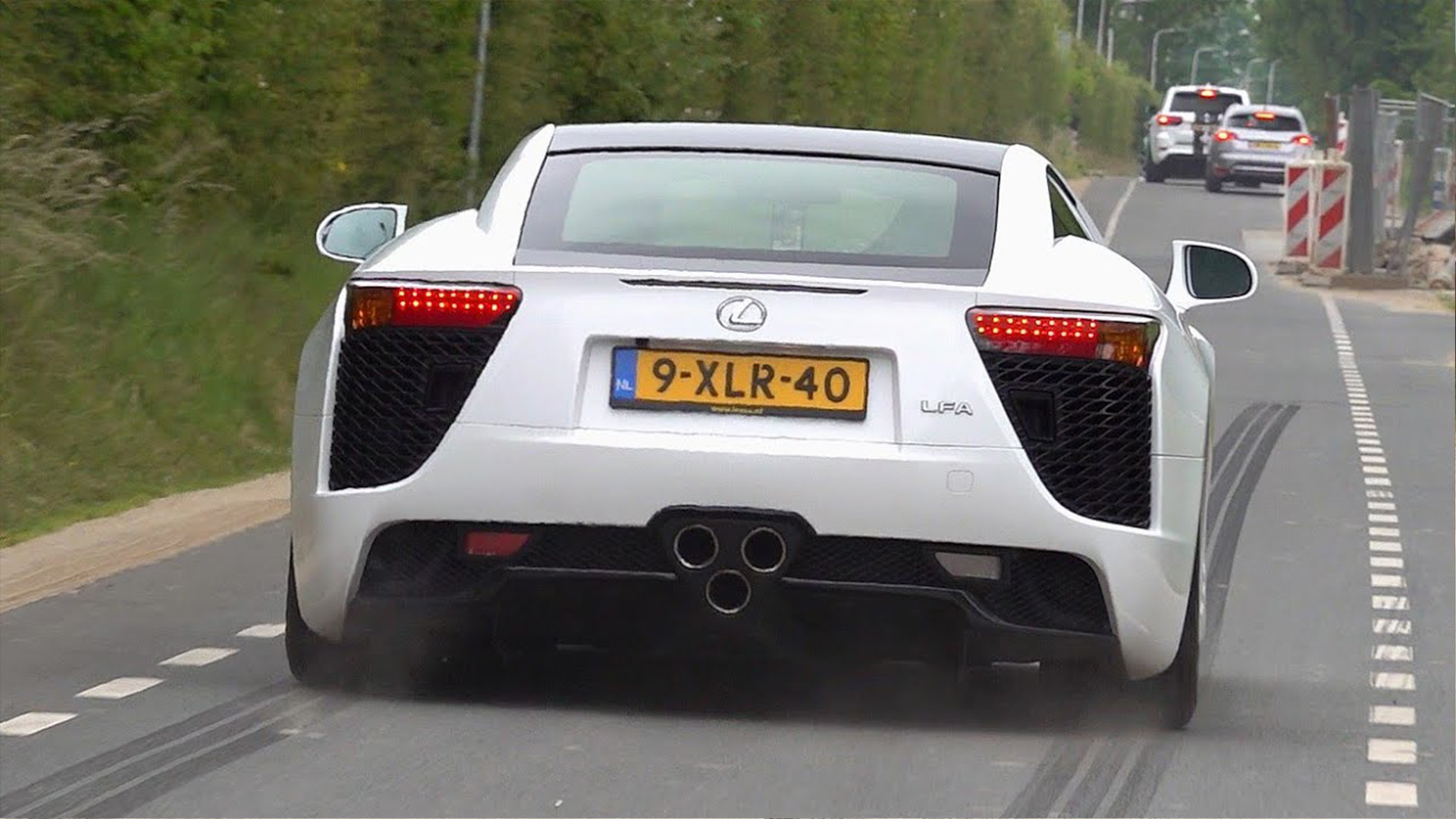 スーパーカーが全開加速 – LFA、599 GTO、850馬力ヘルキャット、R8 GT、F12 N-Largo、R34 GTR