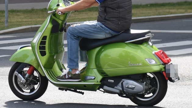 Auto brachte Vespa-Fahrer zu Sturz und fuhr davon