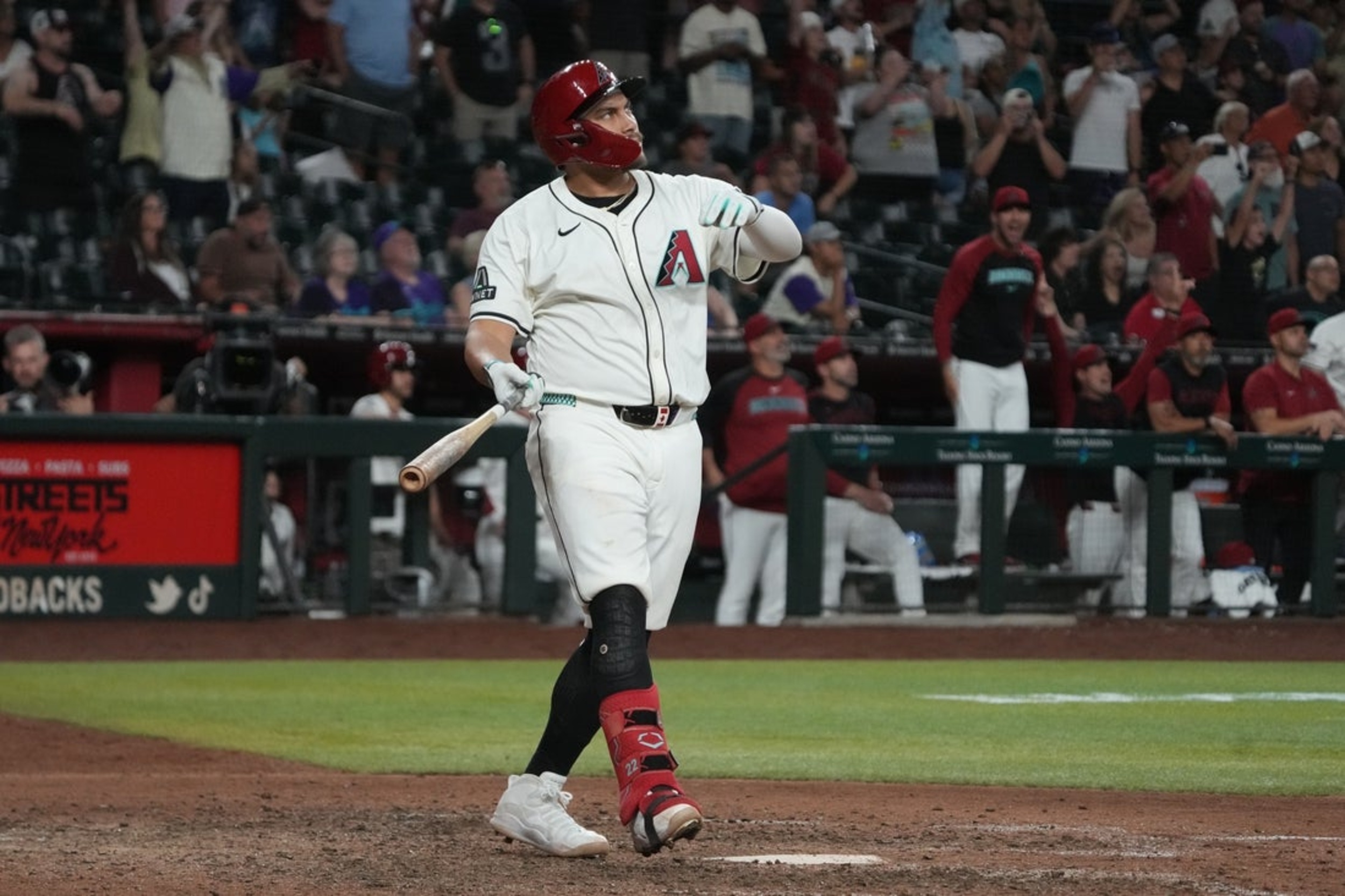 D-backs blow big lead in 9th, walk off M's with slam in 11th