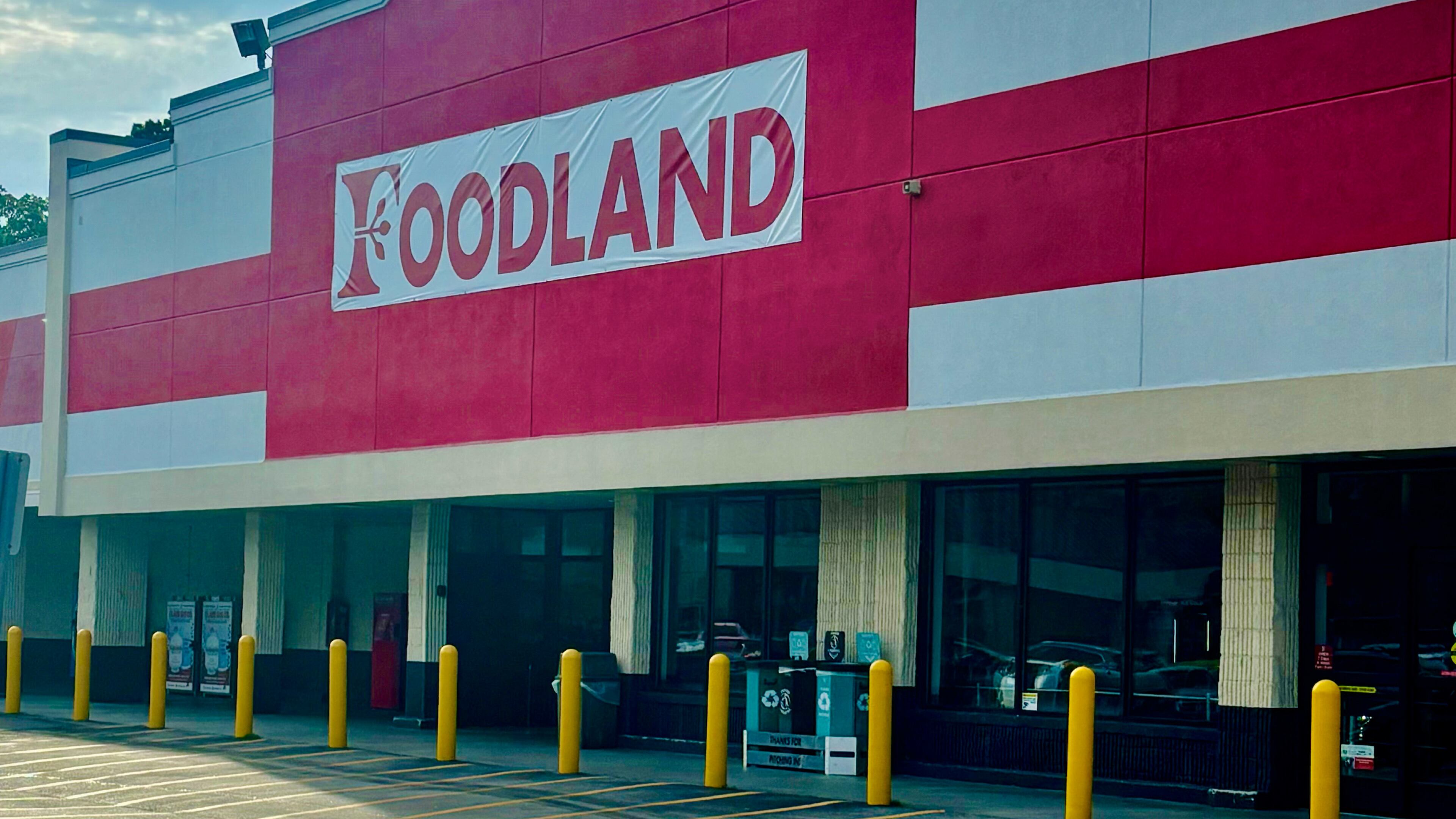 Foodland opens in Columbus, filling former Winn-Dixie space