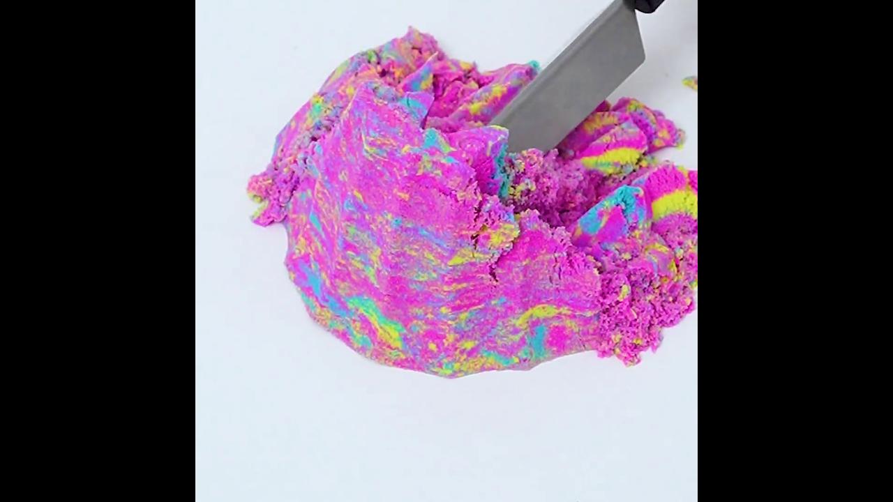 Knife Smashing Purple Mixed Sand Satisfyingly