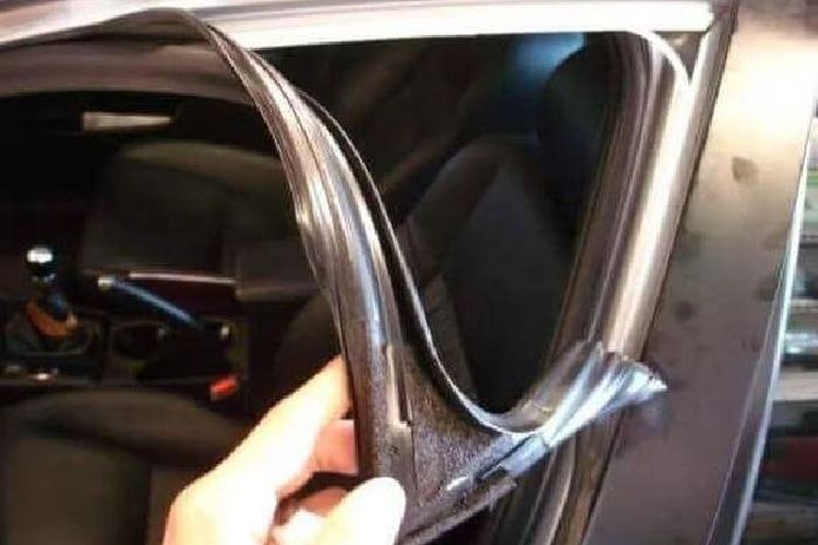 Pintu mobil mulai berat? Ini 5 penyebab engsel berkarat yang sering ...